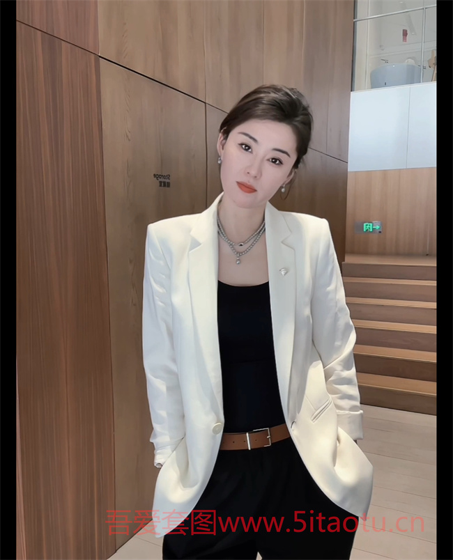 YC319-190P+18v -成熟魅力气质女神企业高管少妇熟女美女日常生活照套图_【我要套图网】